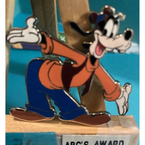 Disney | Accessories | Walt Disney World 209 Goofy Arms Wide Open ...